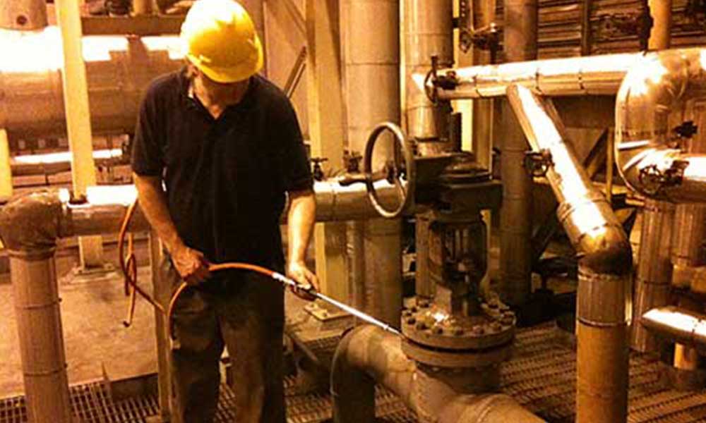 Leak Testing Refineries and Process Plants | HVS